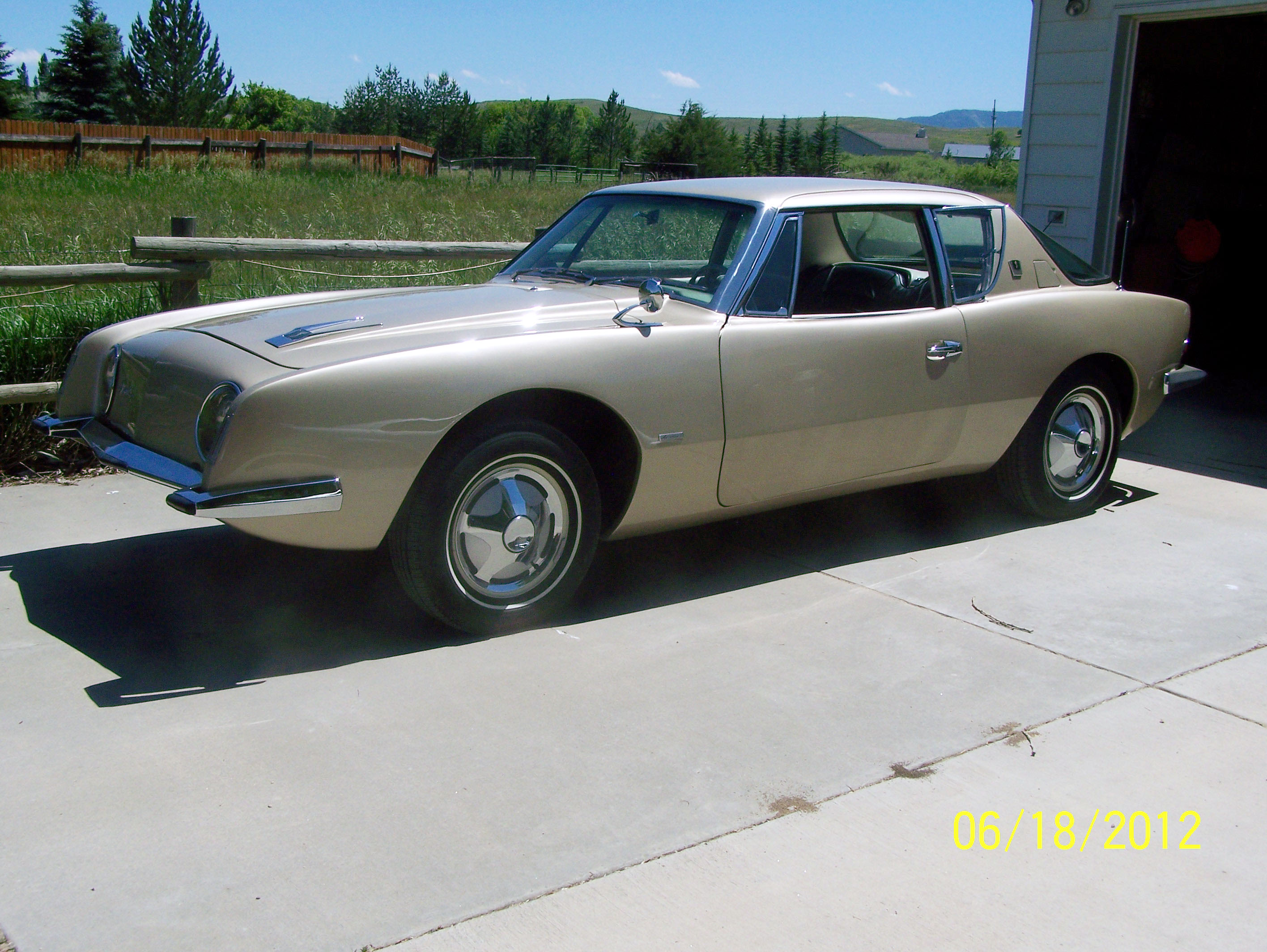 Bob's Studebaker Resource Website (Studebaker Avantis R-4000 to R-4999)